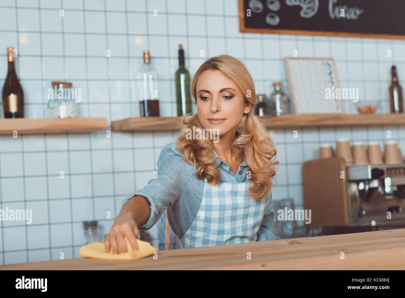 waitress cleaning bar counter Stock Photo - Alamy