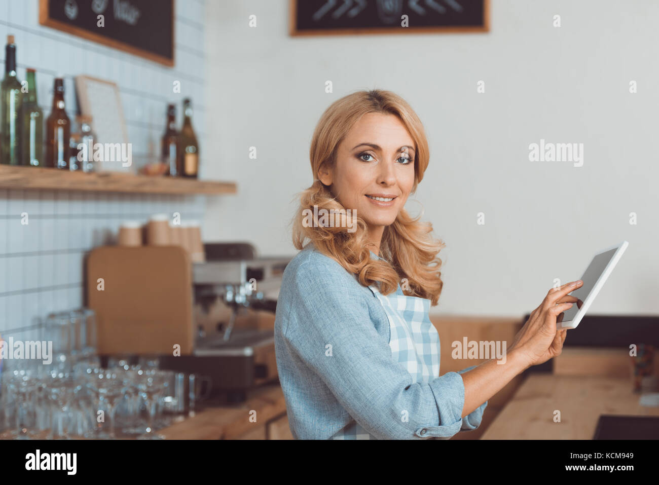 waitress with digital tablet Stock Photo - Alamy
