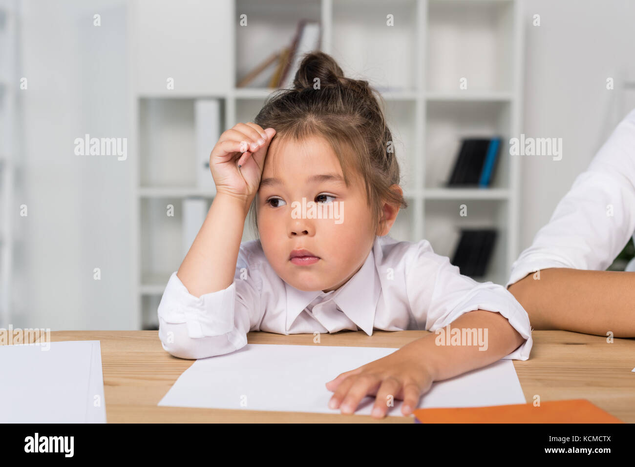 Chinese kid drawing hi-res stock photography and images - Alamy