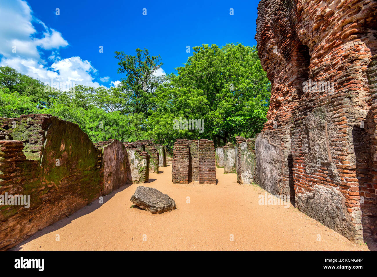 Royal palace of King Parakramabahu in Polonnaruwa Stock Photo - Alamy
