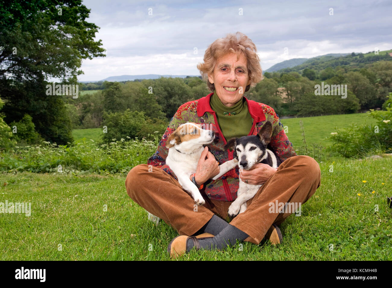 Revel guest hi-res stock photography and images - Alamy