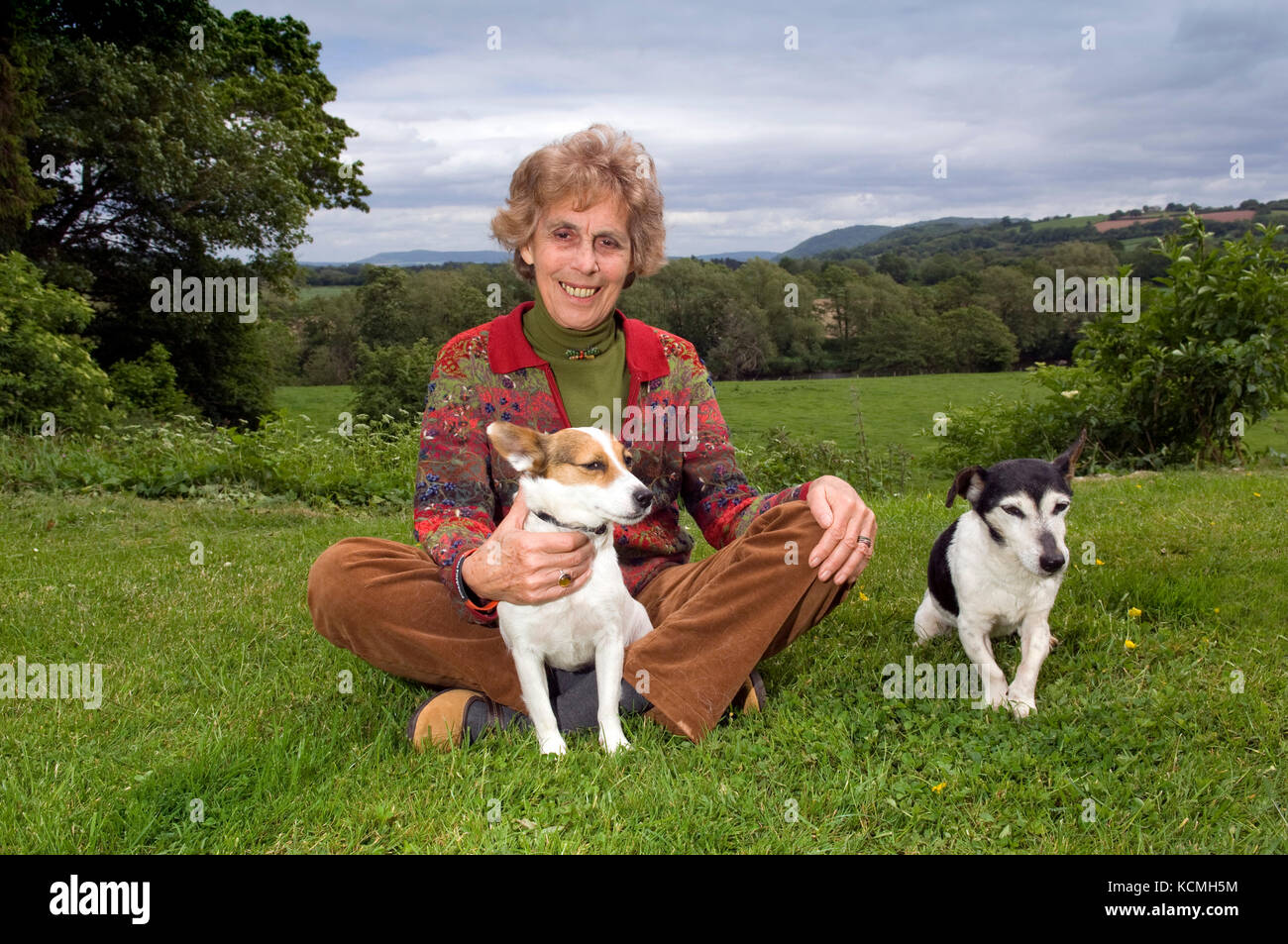 Revel guest hi-res stock photography and images - Alamy