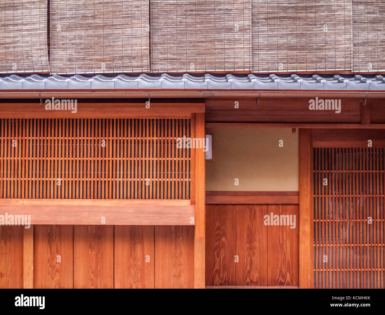 Japanese traditional wooden building hi-res stock photography and ...