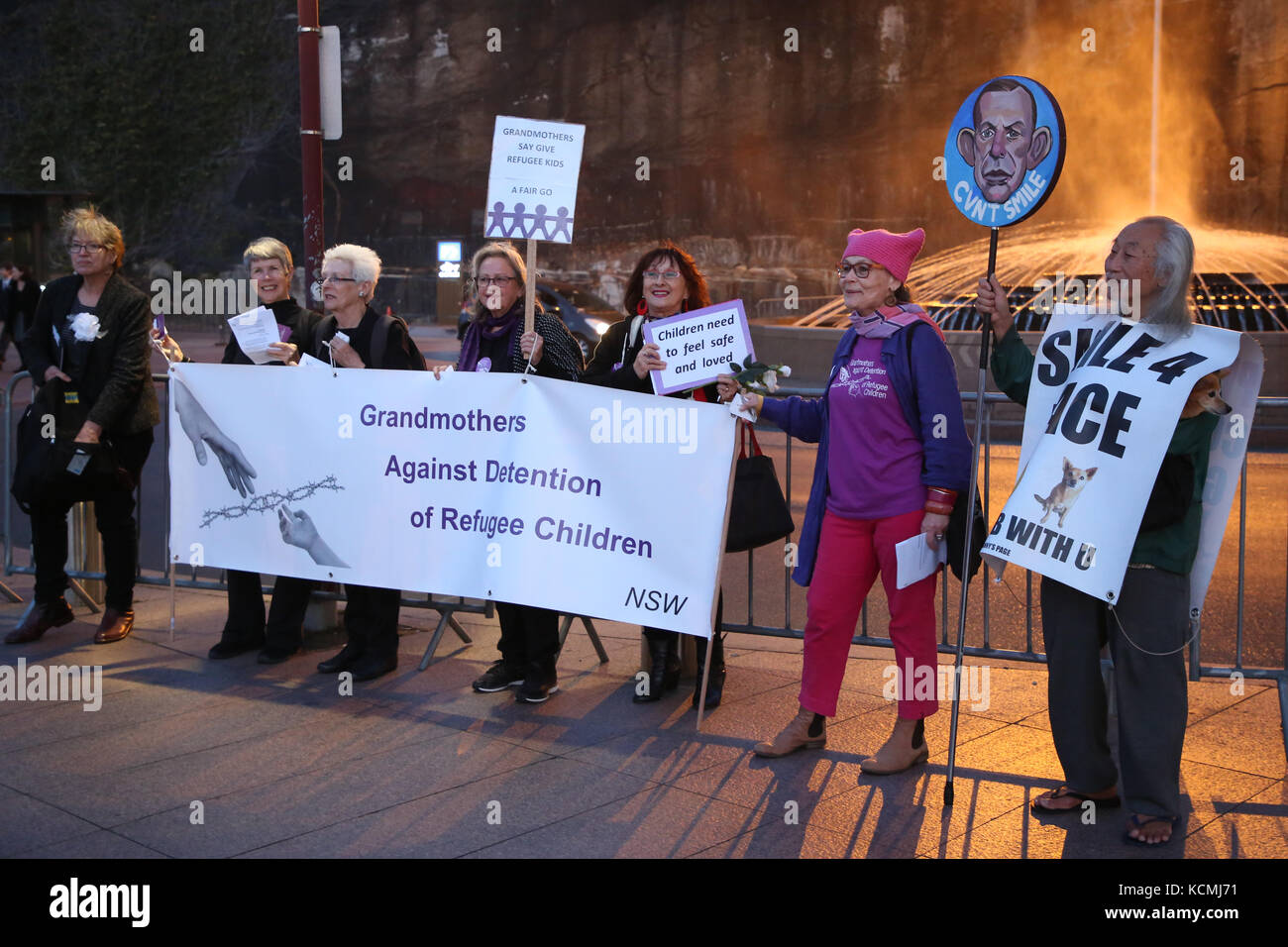 International Day of Peace gathering near Sydney Opera House Stock ...