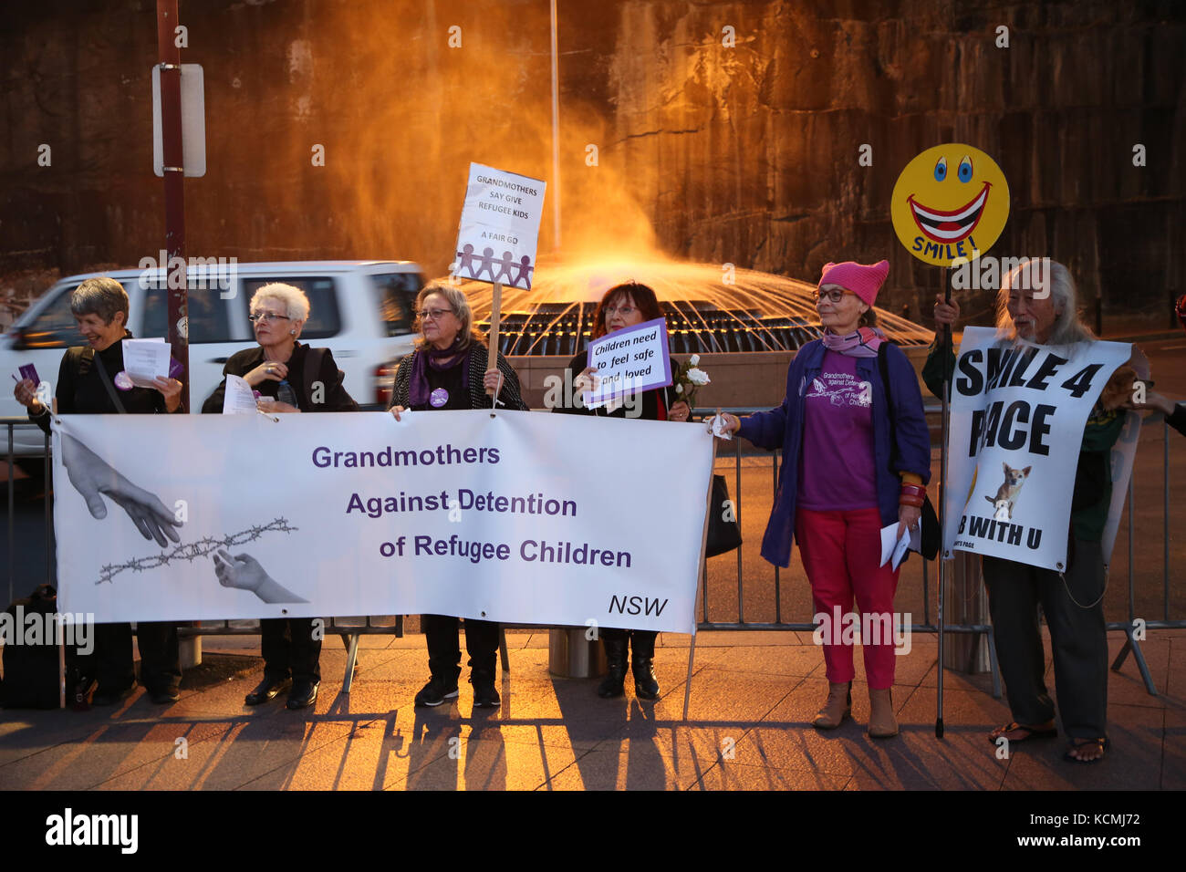 International Day of Peace gathering near Sydney Opera House Stock ...