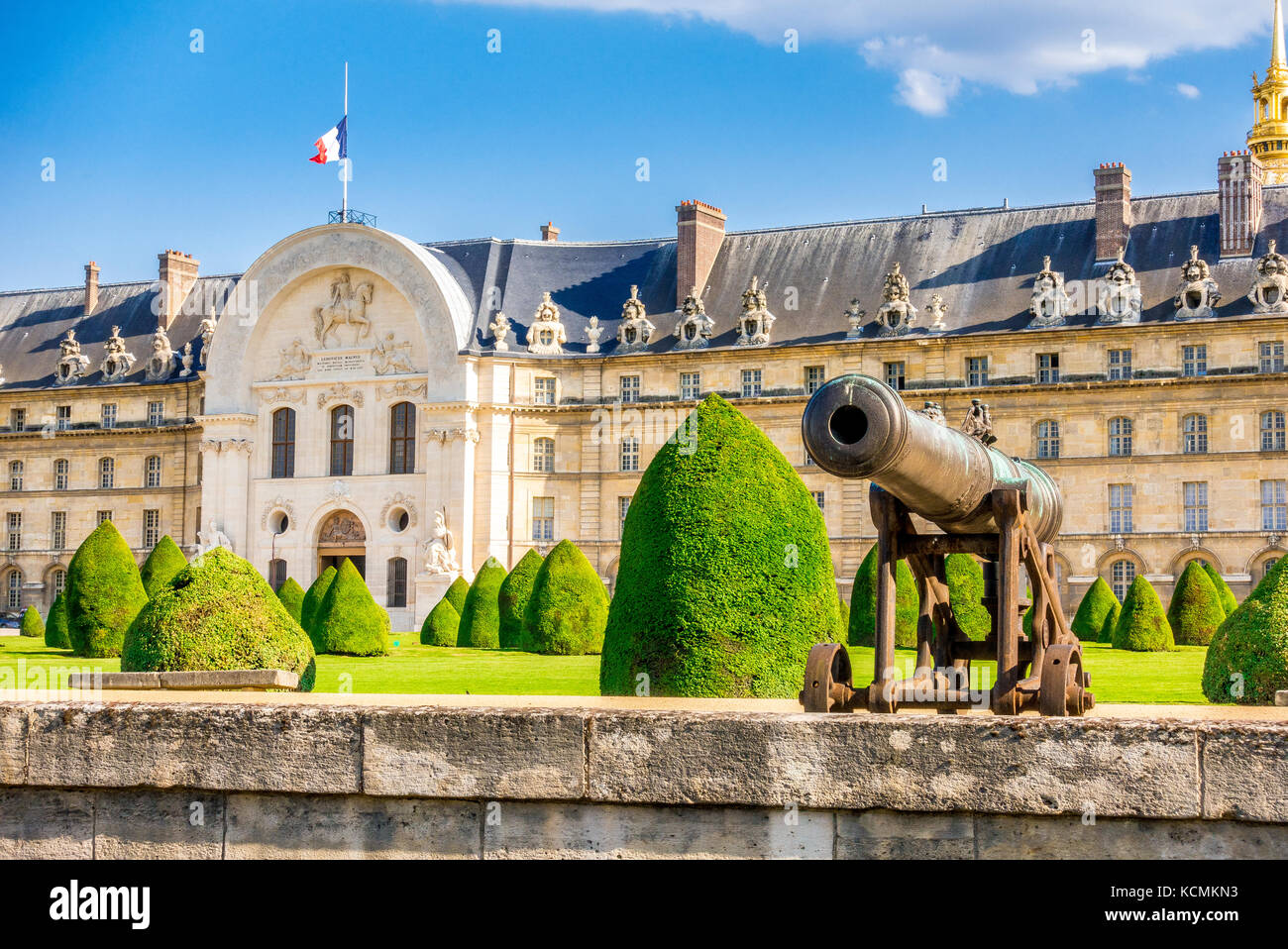 Les Invalides, commonly known as Hôtel national des Invalides, or also ...