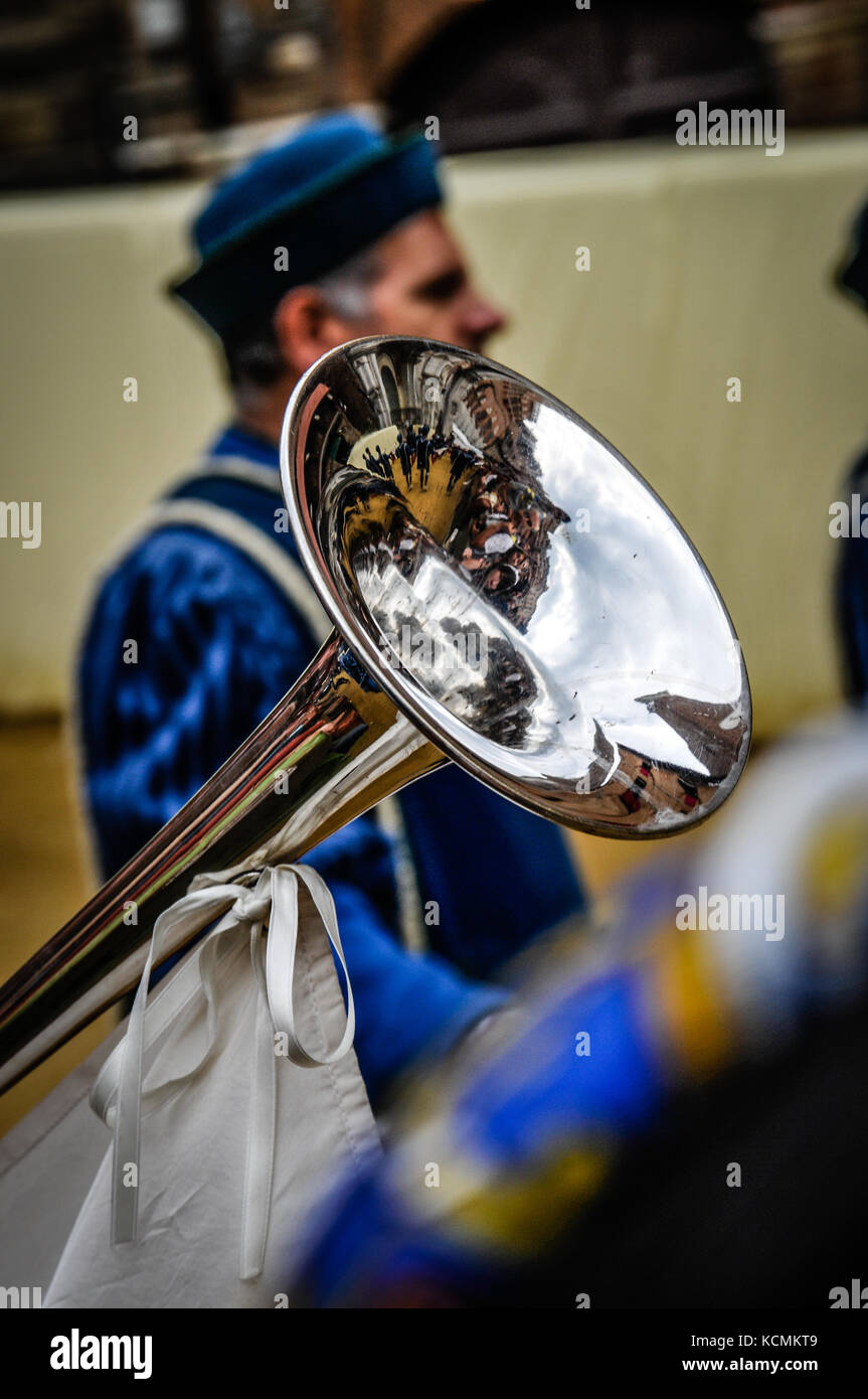Armor reflecting hi-res stock photography and images - Alamy