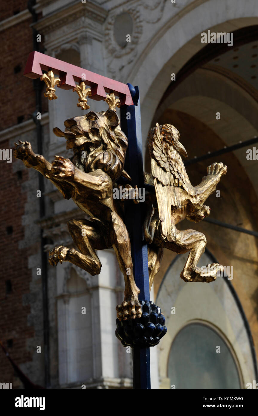 gold lion symbol Stock Photo - Alamy