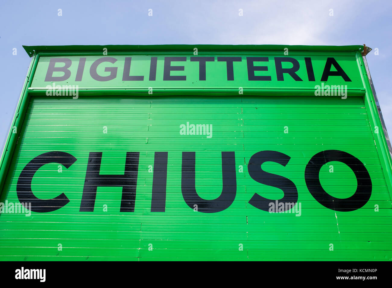 Closed ticket office hi-res stock photography and images - Alamy