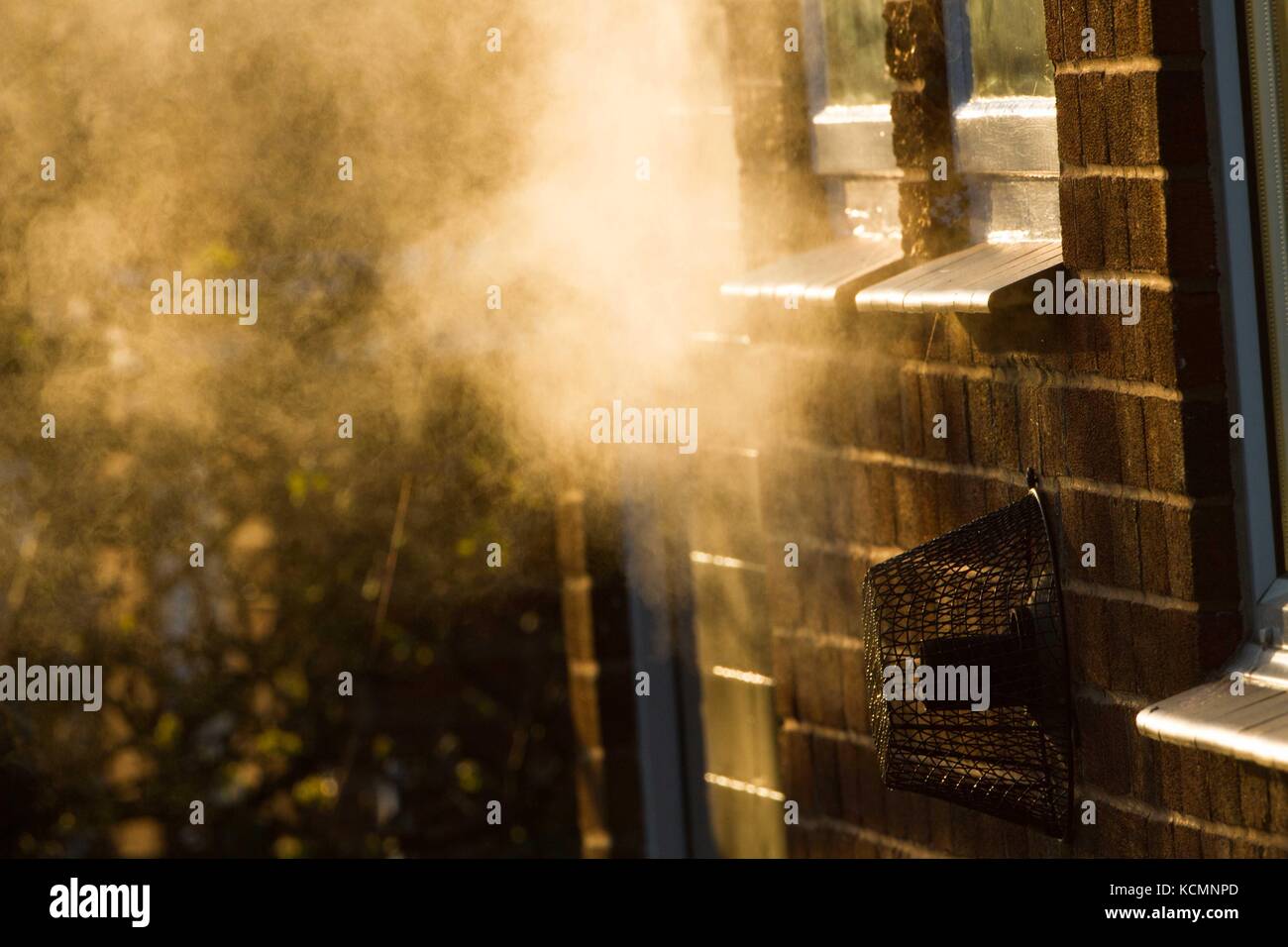 Heat escaping from house hi-res stock photography and images - Alamy