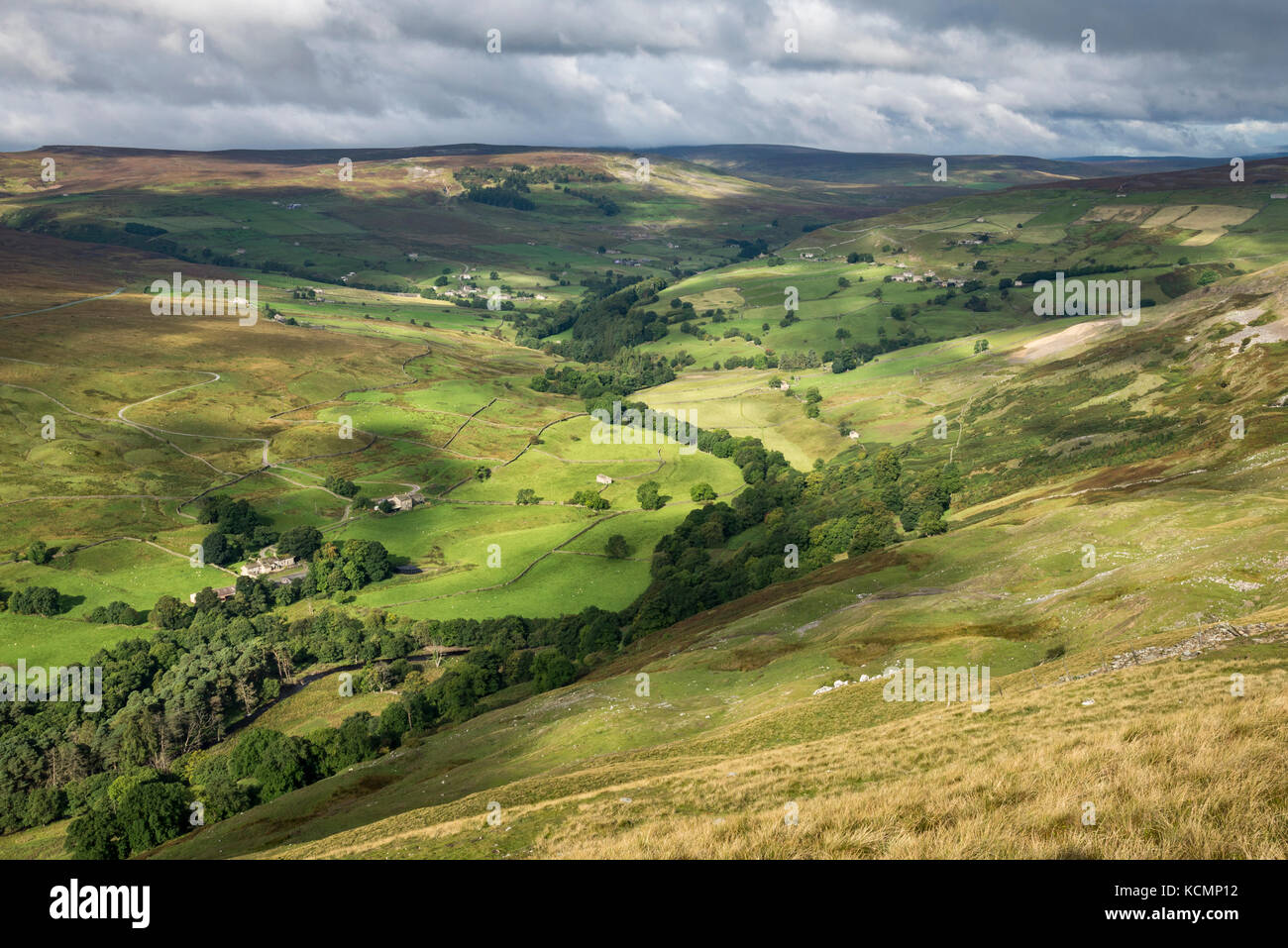 Beautiful green countryside at Arkengarthdale in the Yorkshire Dales ...