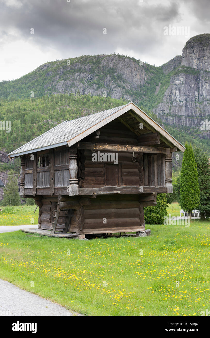 typical old typ of wodenhouse in norway Stock Photo - Alamy