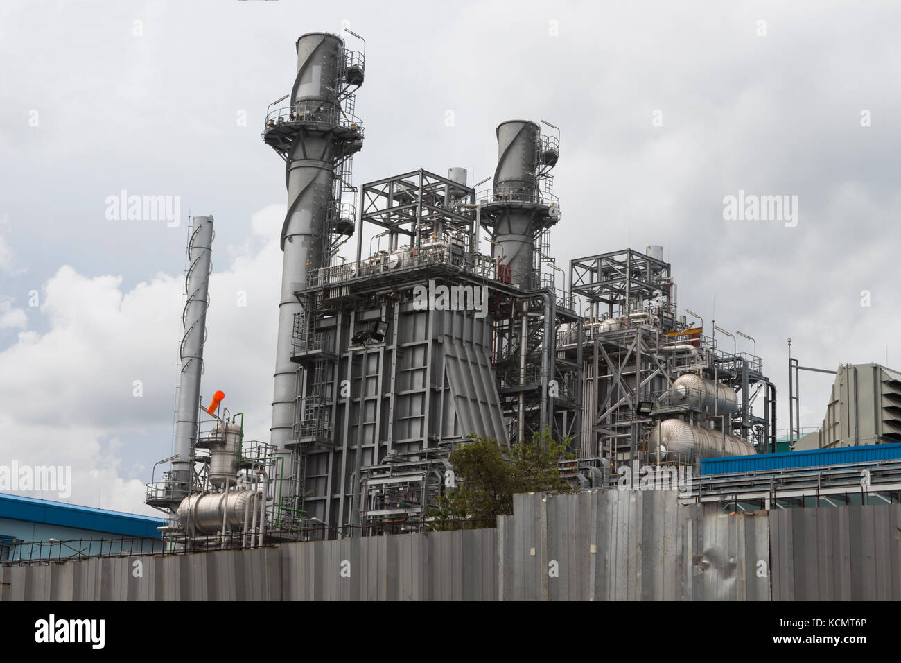 Cooling tower power station plant powerhouse hi-res stock photography ...