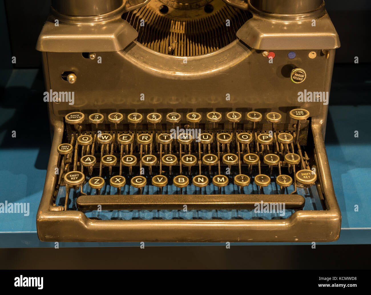 Keys of old mechanical typewriter Stock Photo - Alamy