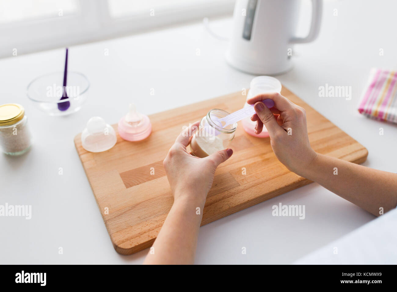 Infant formula hi-res stock photography and images - Alamy