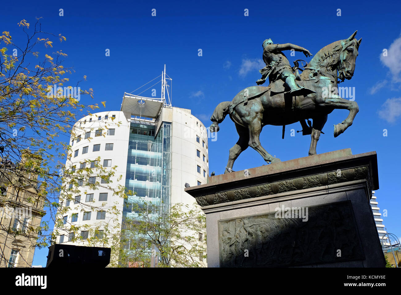 Edward the black prince statue hi-res stock photography and images - Alamy