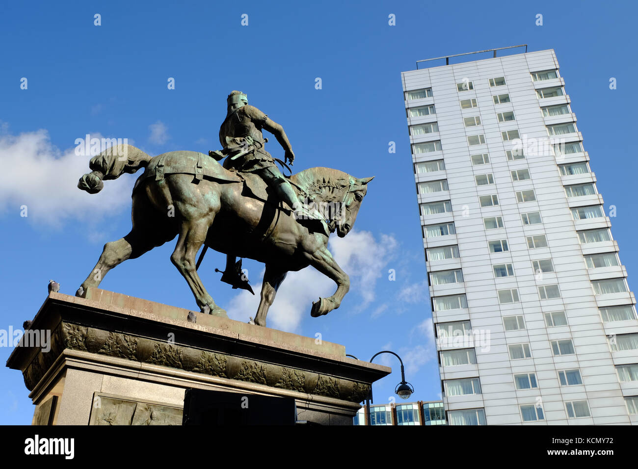 Edward the black prince statue hi-res stock photography and images - Alamy