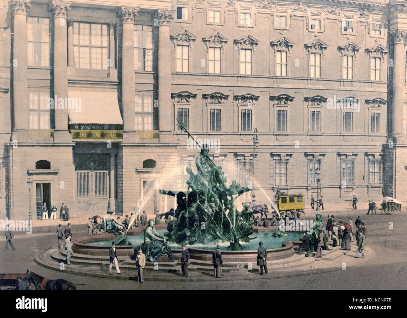 Berlin Neptunbrunnen um 1900 Stock Photo - Alamy