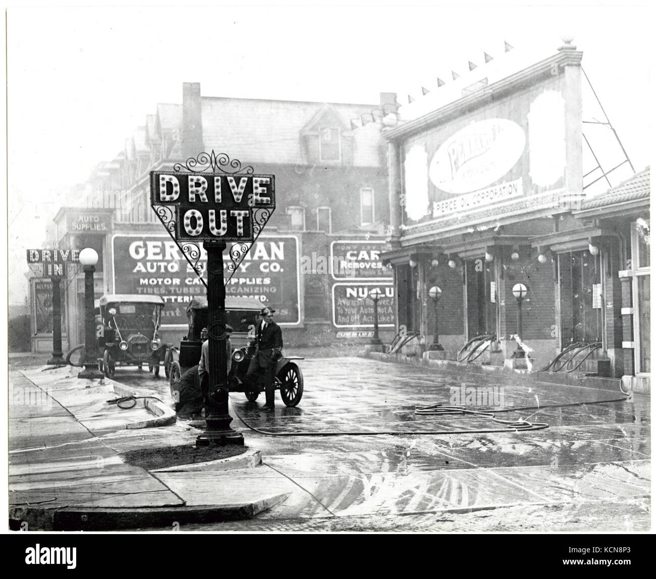 Automobile 1916 hi-res stock photography and images - Alamy