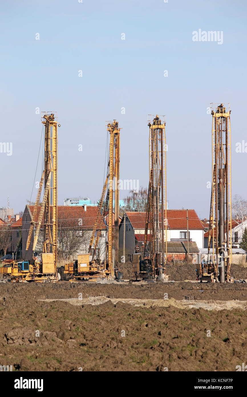 Construction excavator piling rig on hi-res stock photography and ...