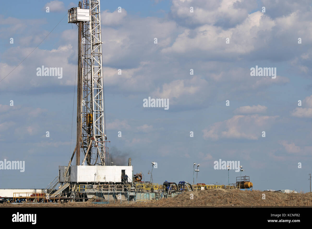 land oil drilling rig on oilfield Stock Photo - Alamy