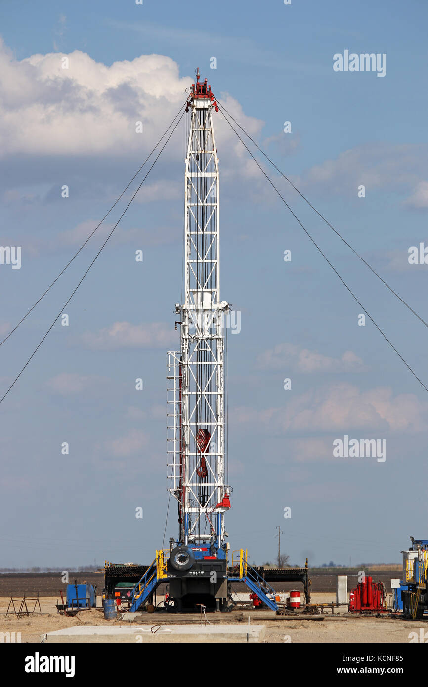 oil drilling rig on field Stock Photo - Alamy