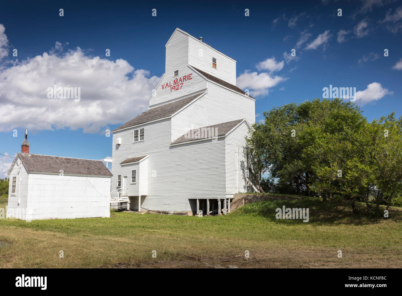 Grain Elevator Architecture Alberta High Resolution Stock Photography ...