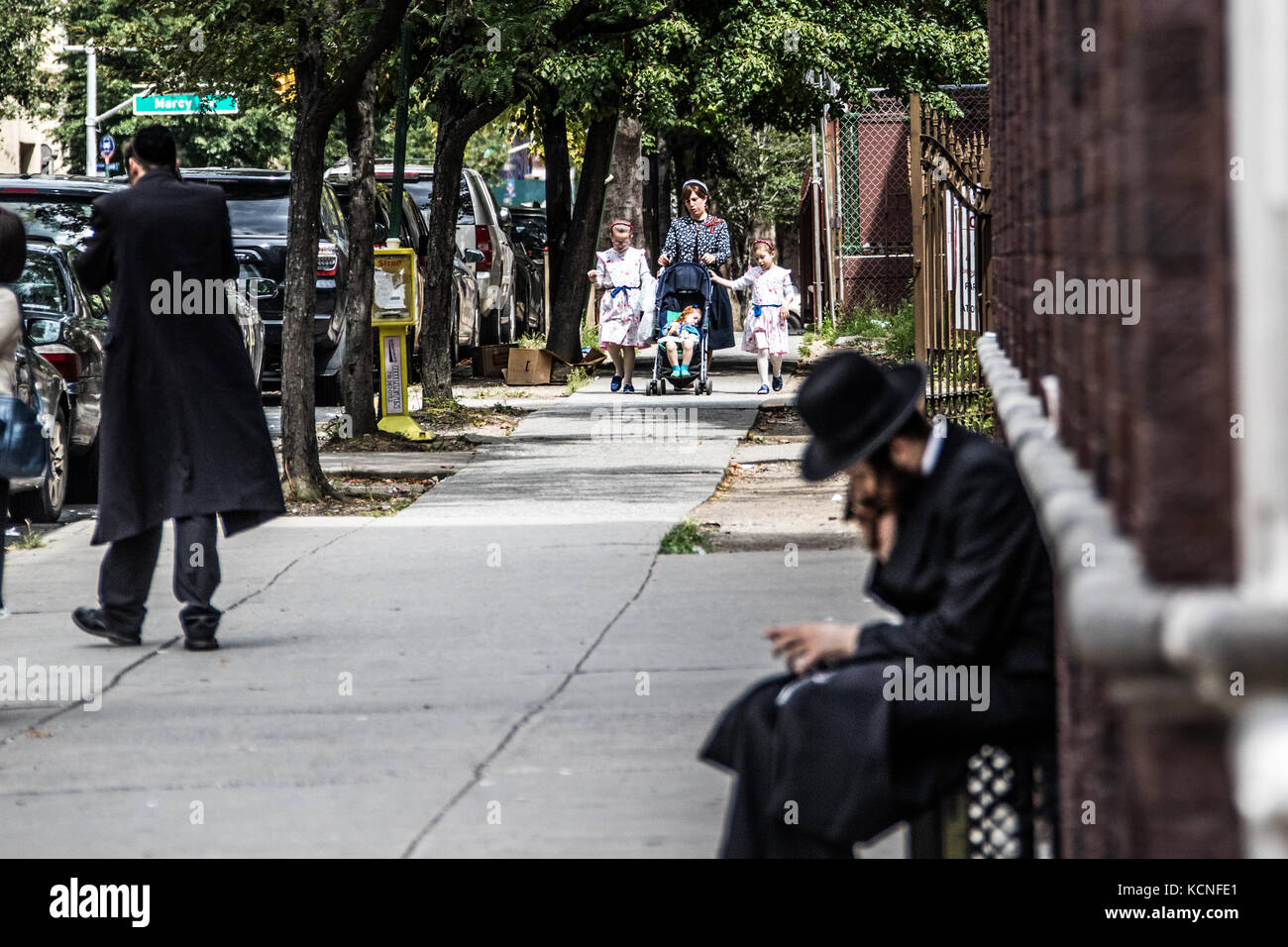 A jewish neighborhood in brooklyn hi-res stock photography and images ...