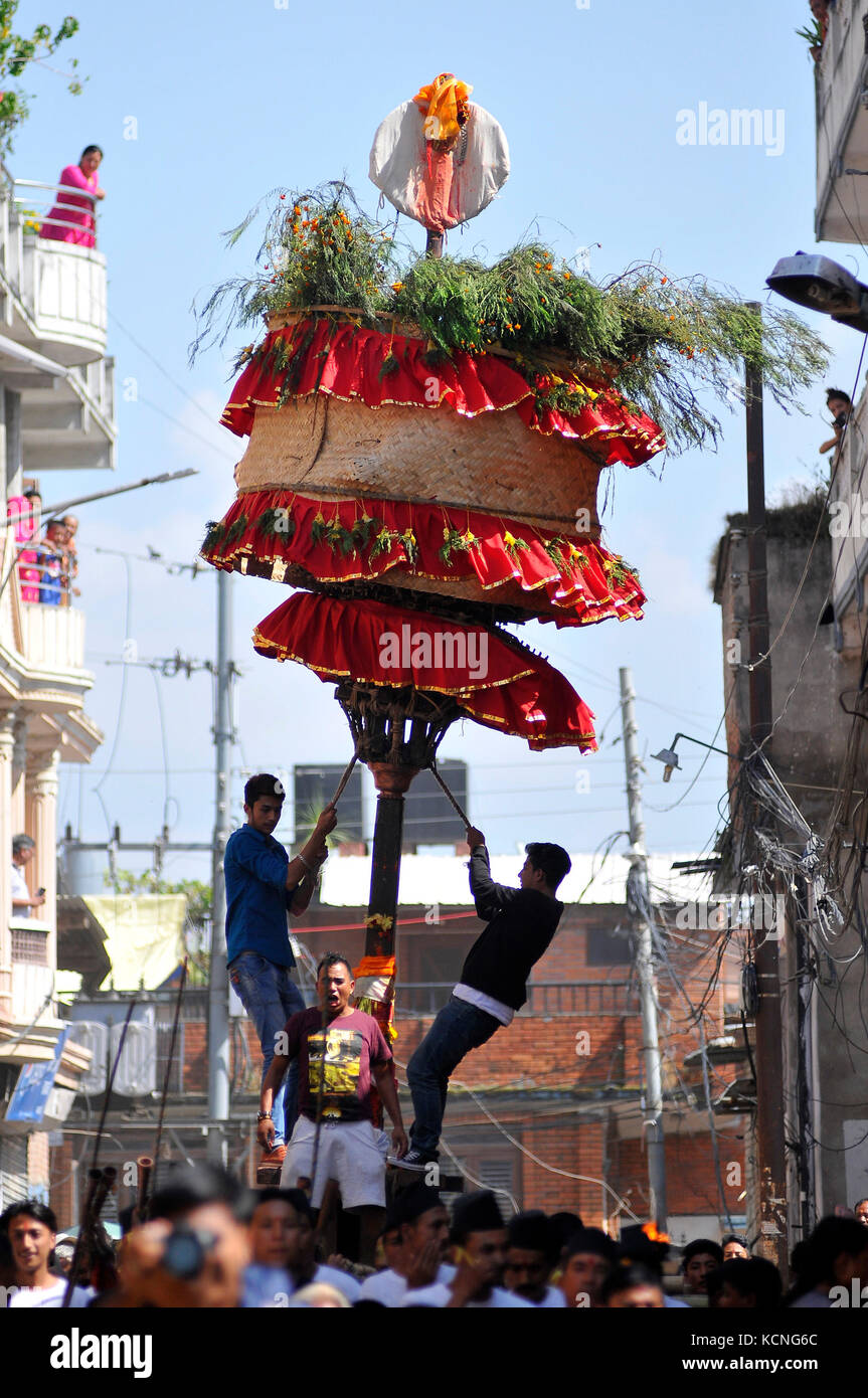 Kathmandu, Nepal. 06th Oct, 2017. Locals carry as well as rotates top ...