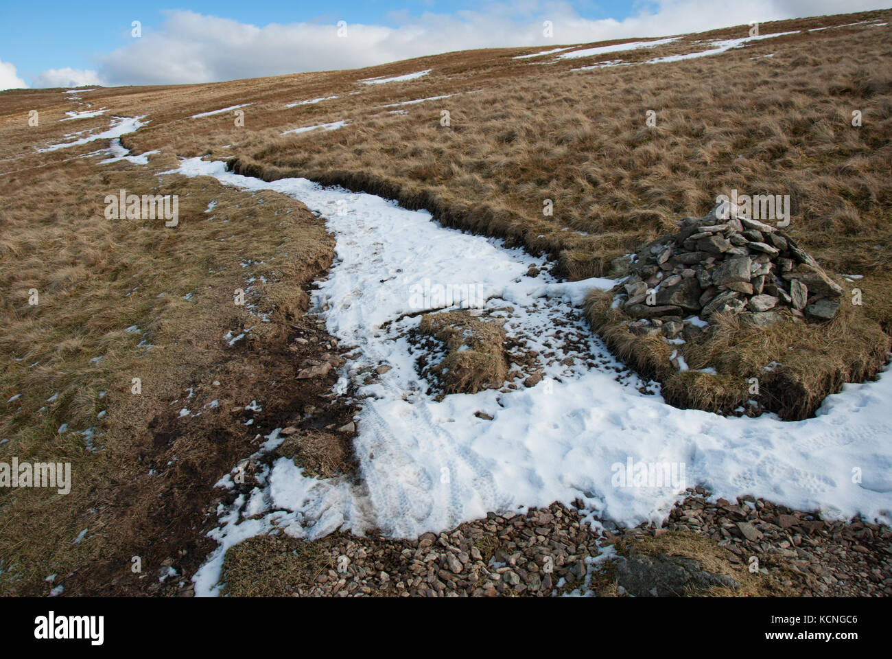 Footpath to summit of Red Screes from Scandale Pass, near Ambleside ...