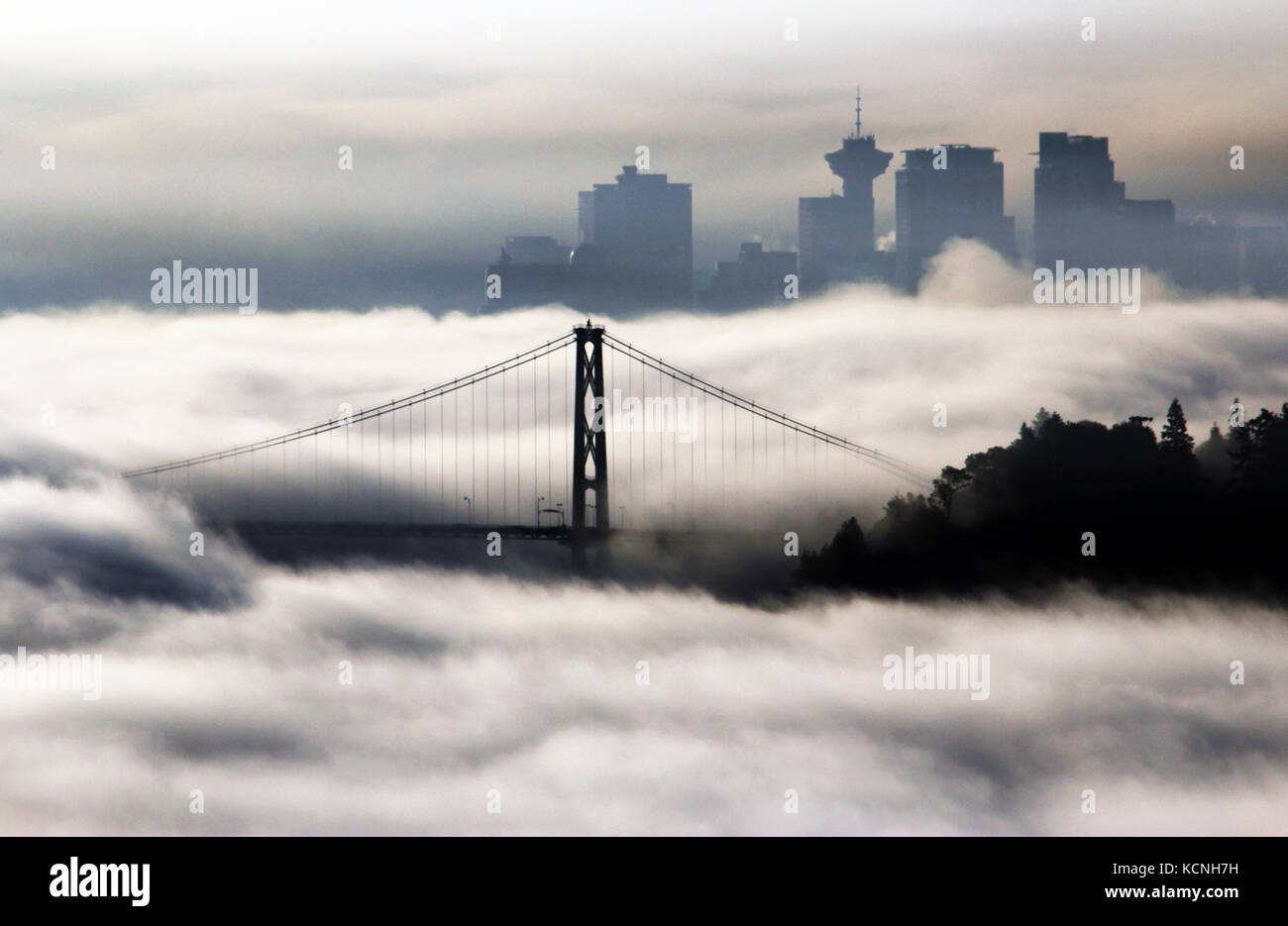 Vancouver Canada covered in fog Stock Photo - Alamy