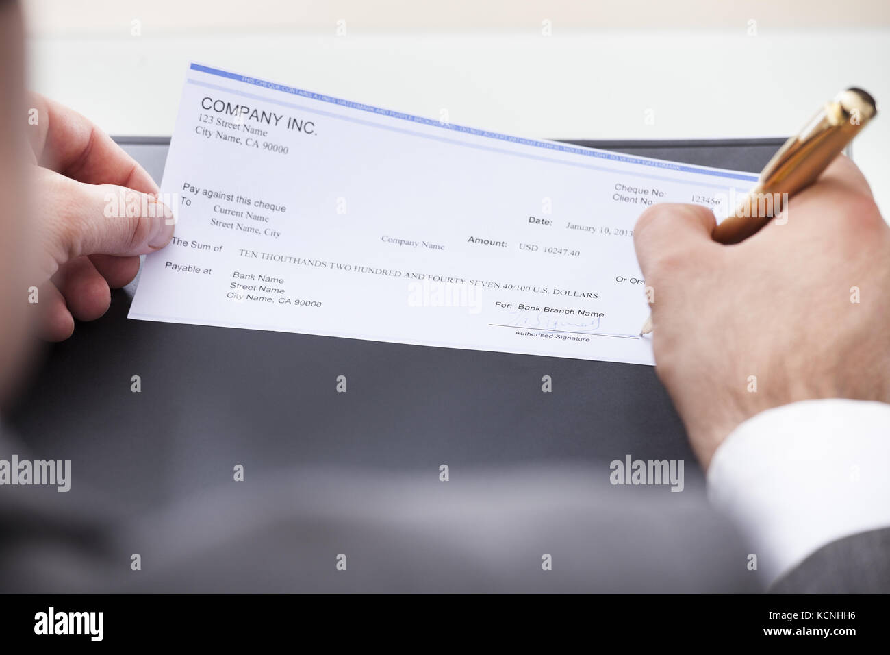 Blank cheque hi-res stock photography and images - Alamy