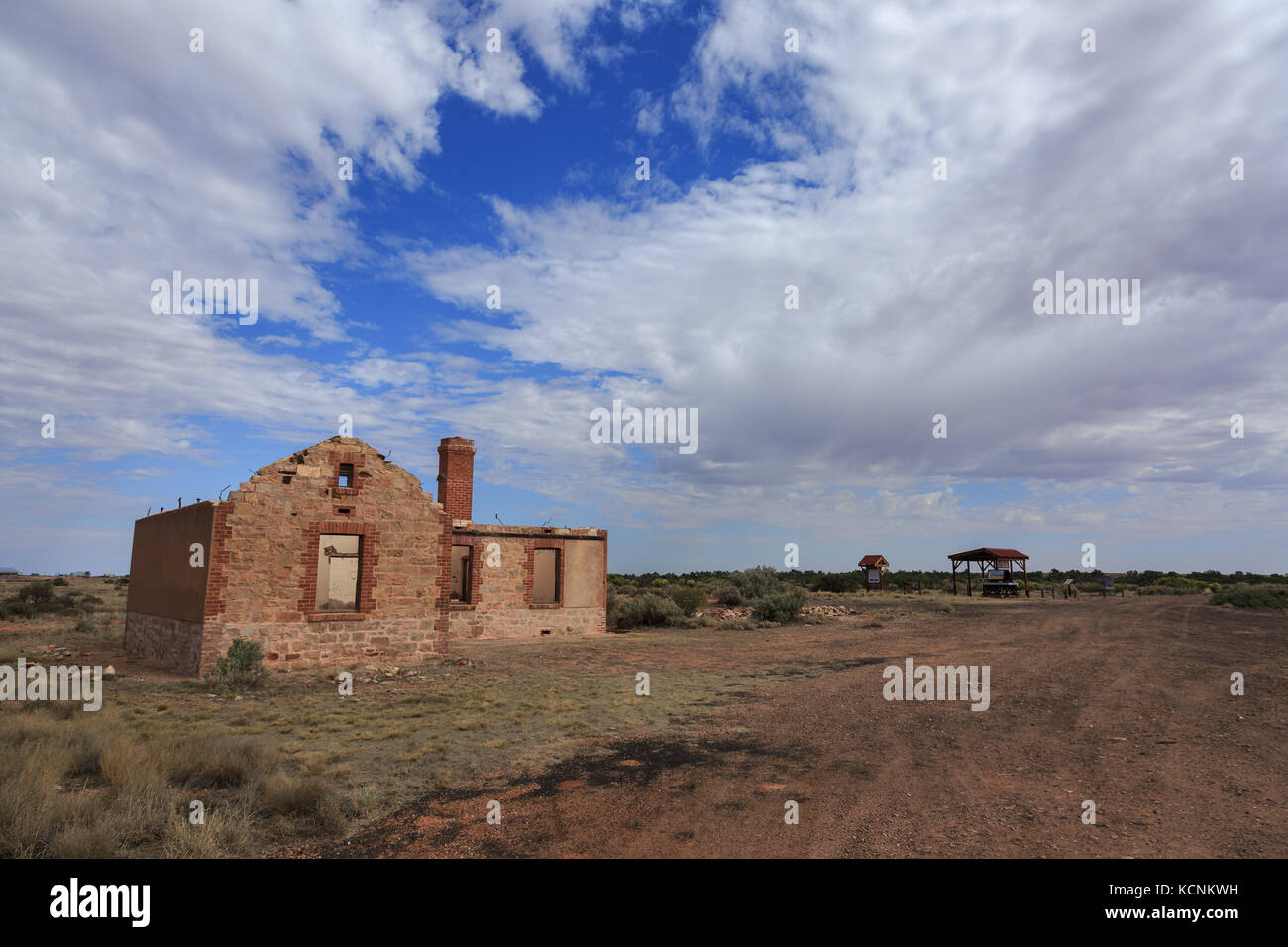 Building ruins along the famous Oodnadatta Track in the Australian ...