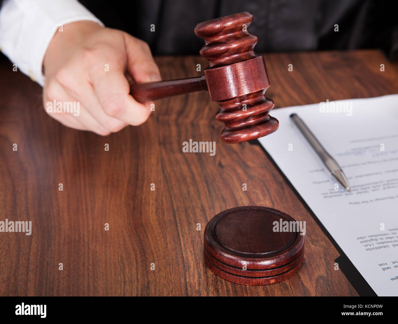 Close-up Of Male Judge Hand Striking The Gavel In A Courtroom Stock ...