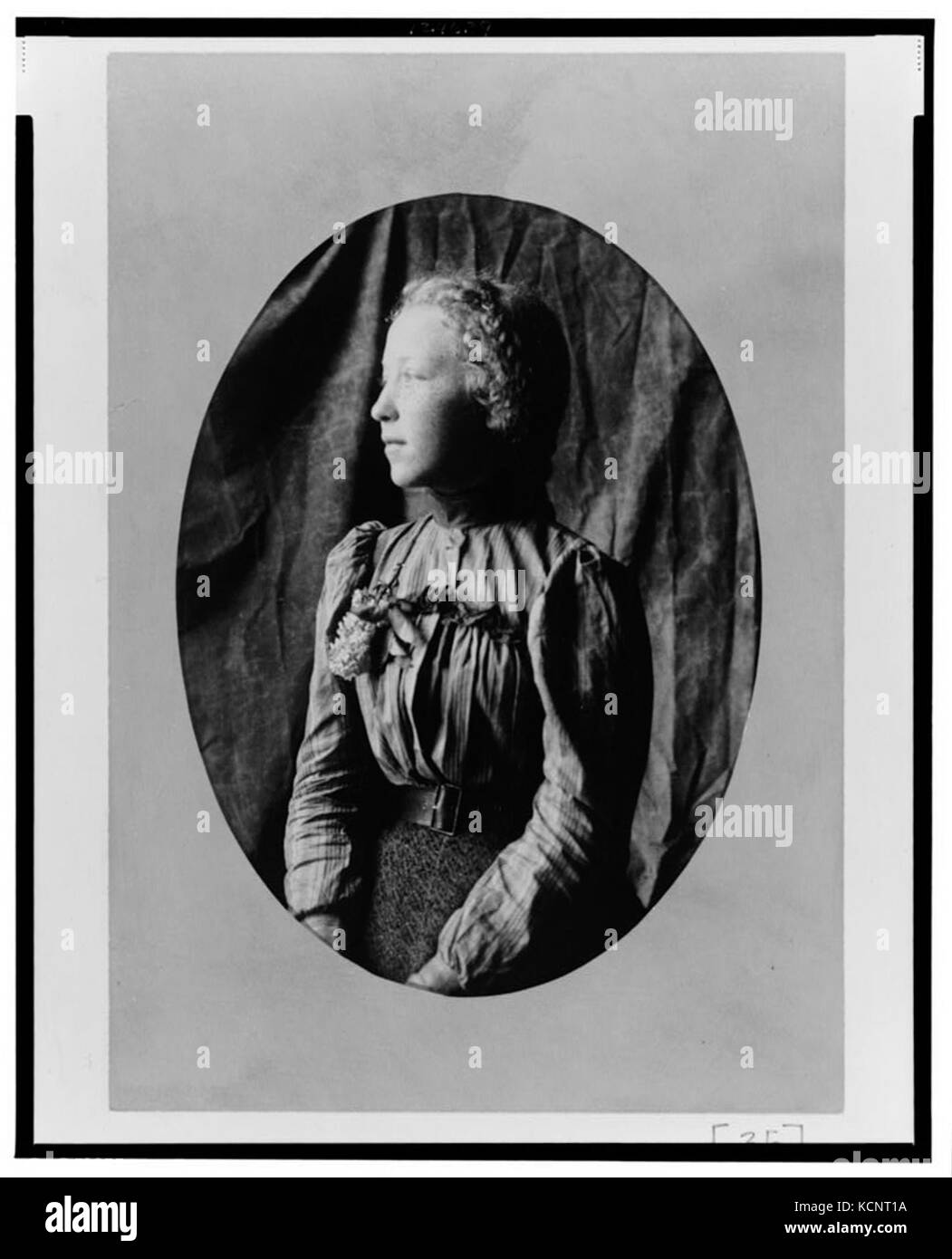 Portrait in profile half Black and White Stock Photos & Images - Alamy