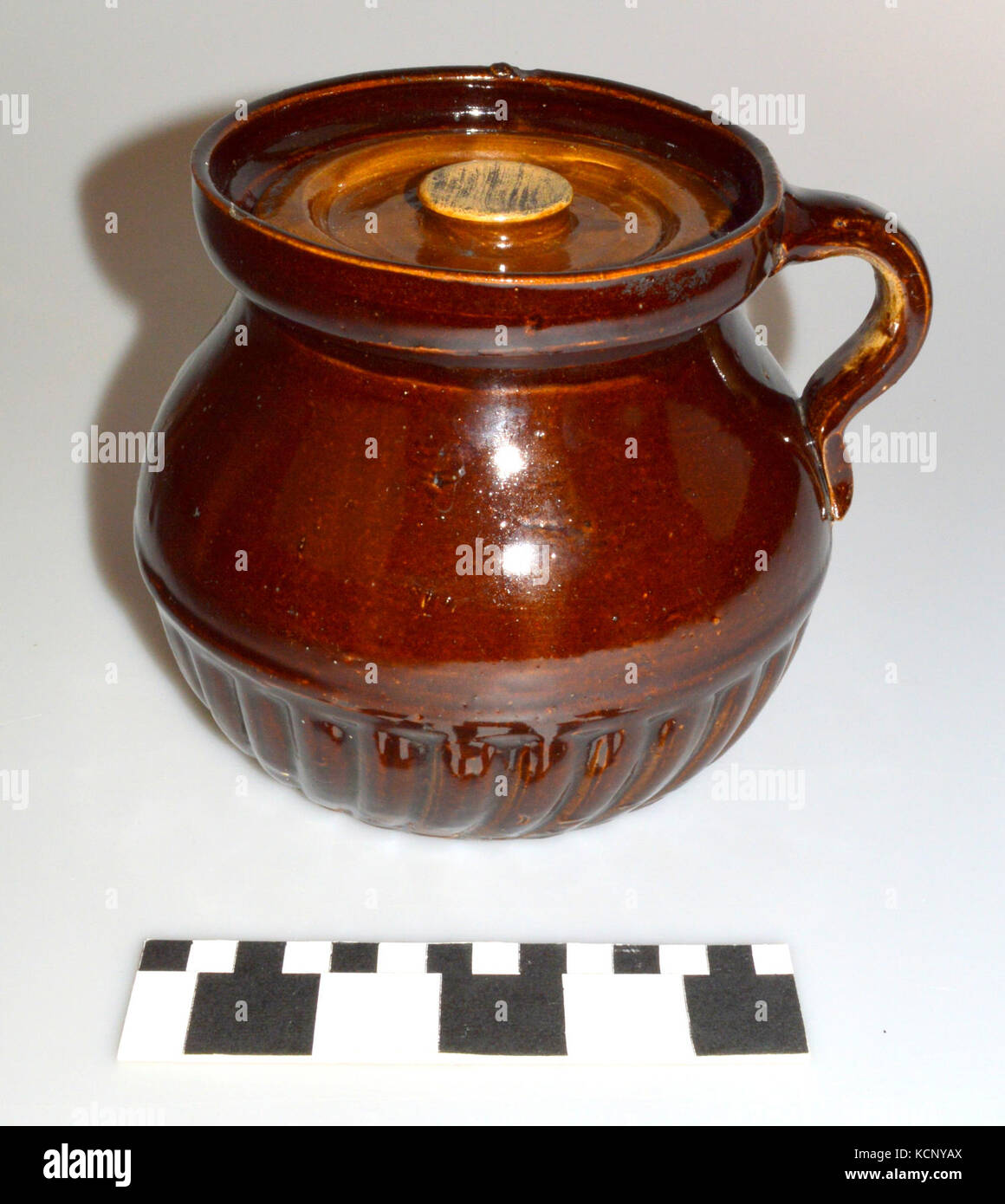 Beanpot hi-res stock photography and images - Alamy