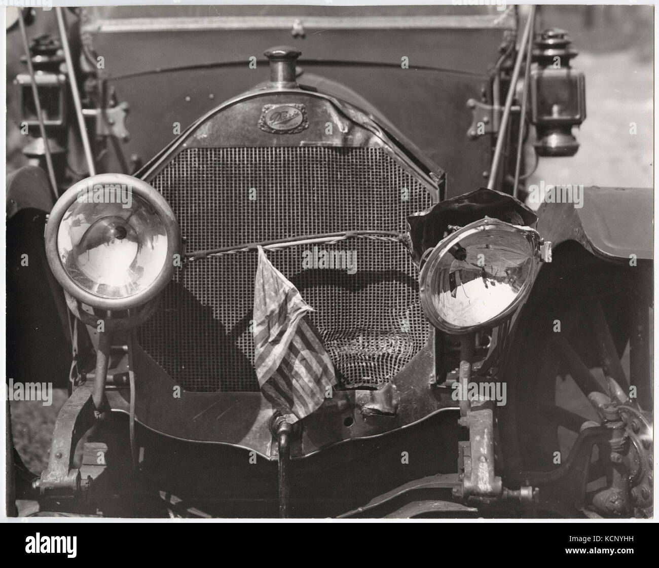 Close up of a damaged automobile headlight and grille Stock Photo - Alamy