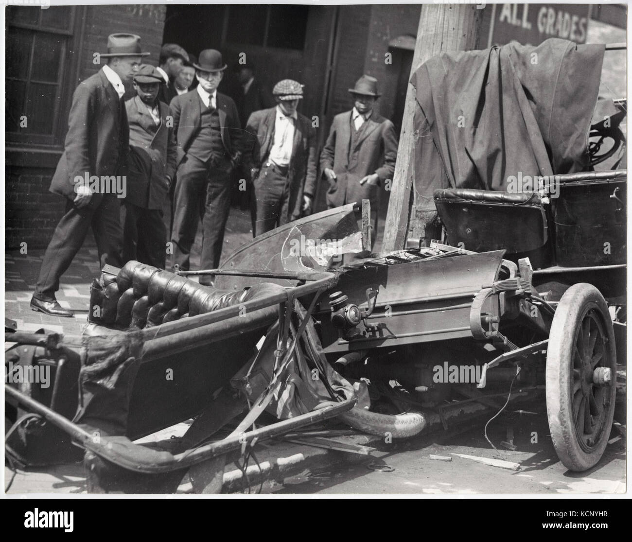 Wrecked automobile hi-res stock photography and images - Alamy