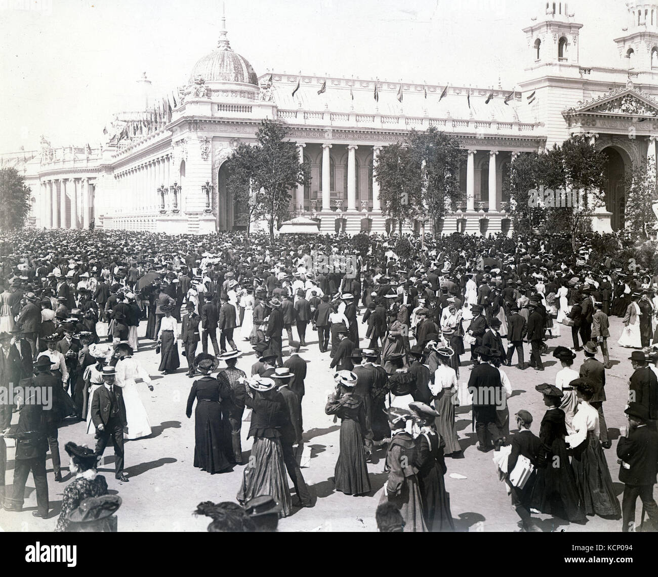 Opening day worlds fair hi-res stock photography and images - Alamy