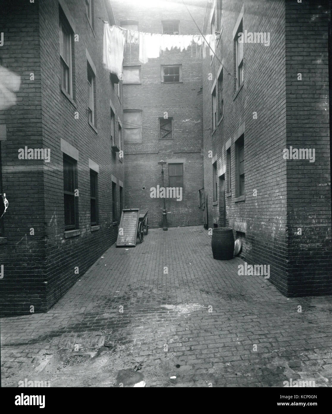 Area in front of 6 Everett Court (14466391612 Stock Photo - Alamy