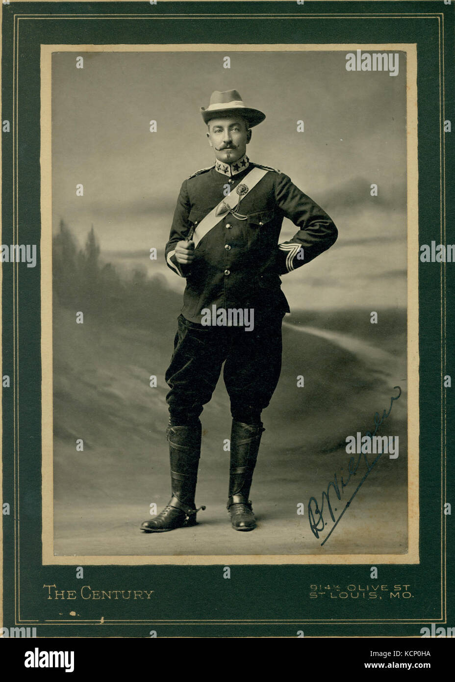 General Ben Viljoen, commander and president of the South African Boer ...