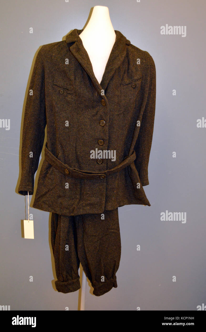 A grey ensemble for girls, showcasing a stylish and classic design in ...