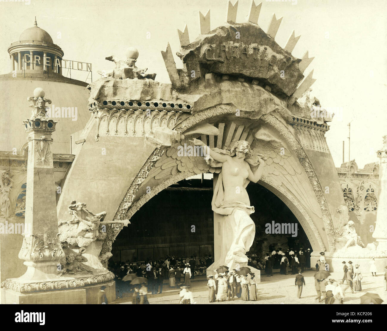 Drawing in the visitors hi-res stock photography and images - Alamy