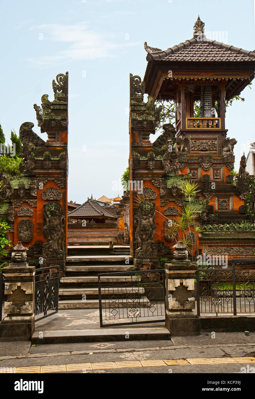 Balinese carving hi-res stock photography and images - Alamy