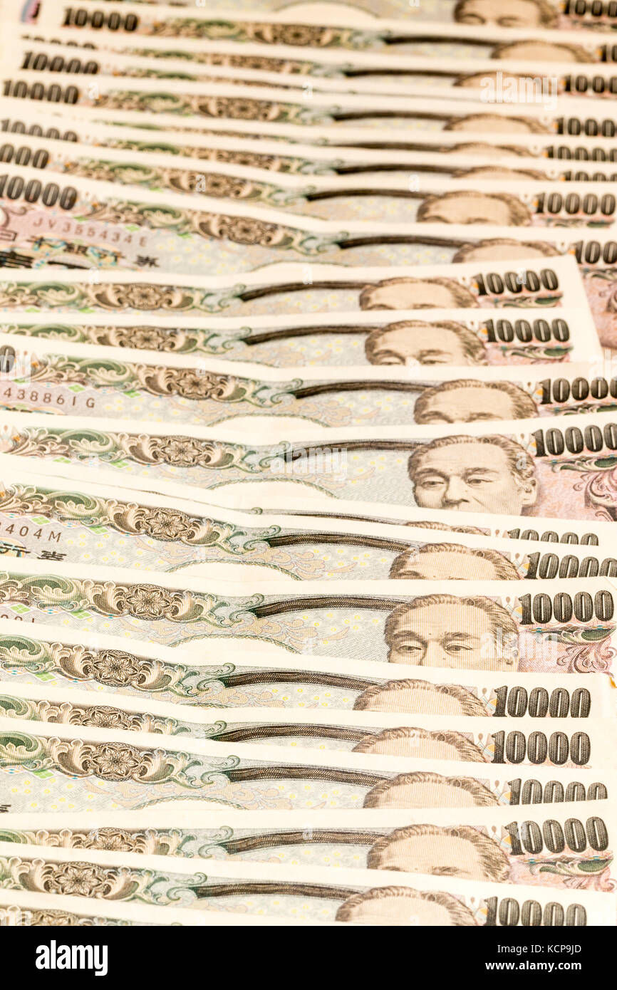 Japanese banknotes. Line of overlapping 10,000 Yen notes on white ...