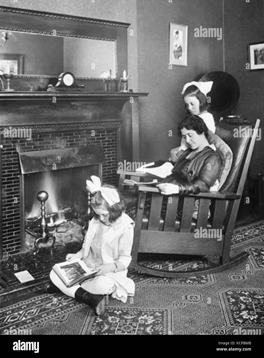Emma Dunn Daughters 1916 Stock Photo - Alamy