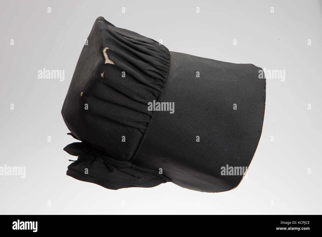 Black Ribbed Silk Quaker Bonnet Stock Photo - Alamy