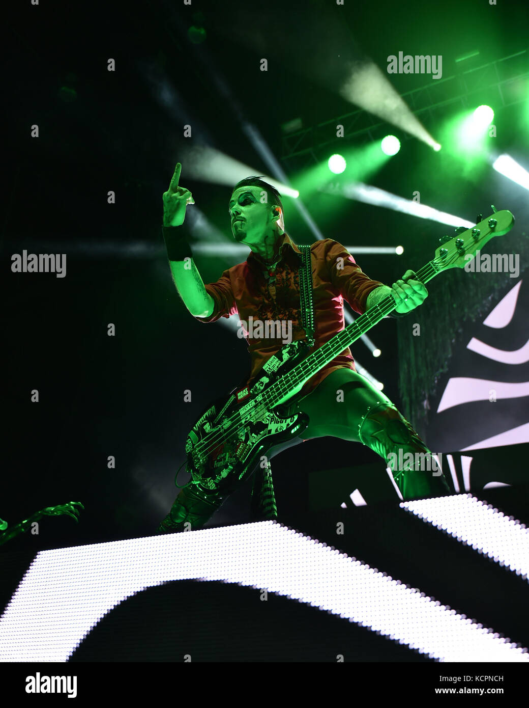 Portsmouth, Virginia, USA. 5th Oct, 2017. ROB ZOMBIE and his band bring ...