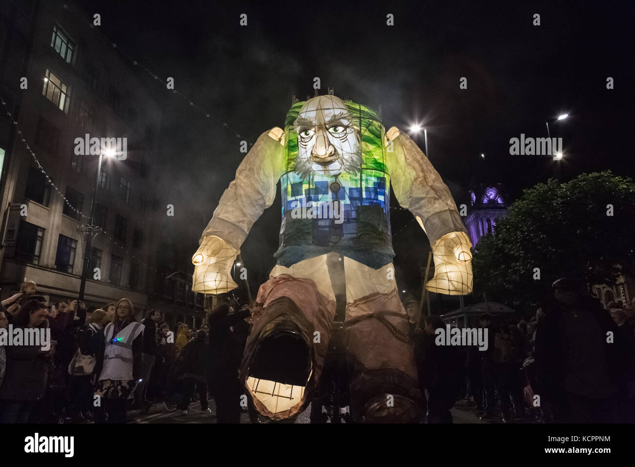 Leeds, UK. 5th Oct, 2017. Night Light Leeds, A magical autumns evening ...