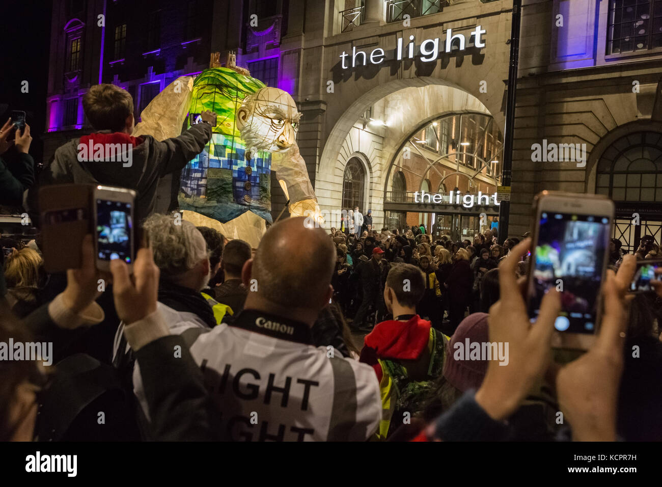 Leeds, UK. 5th Oct, 2017. Night Light Leeds, A magical autumns evening ...